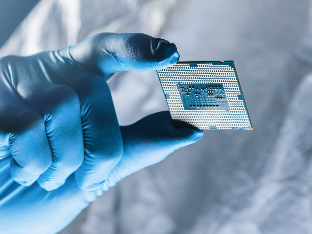 Reliability and efficiency in optical clean rooms